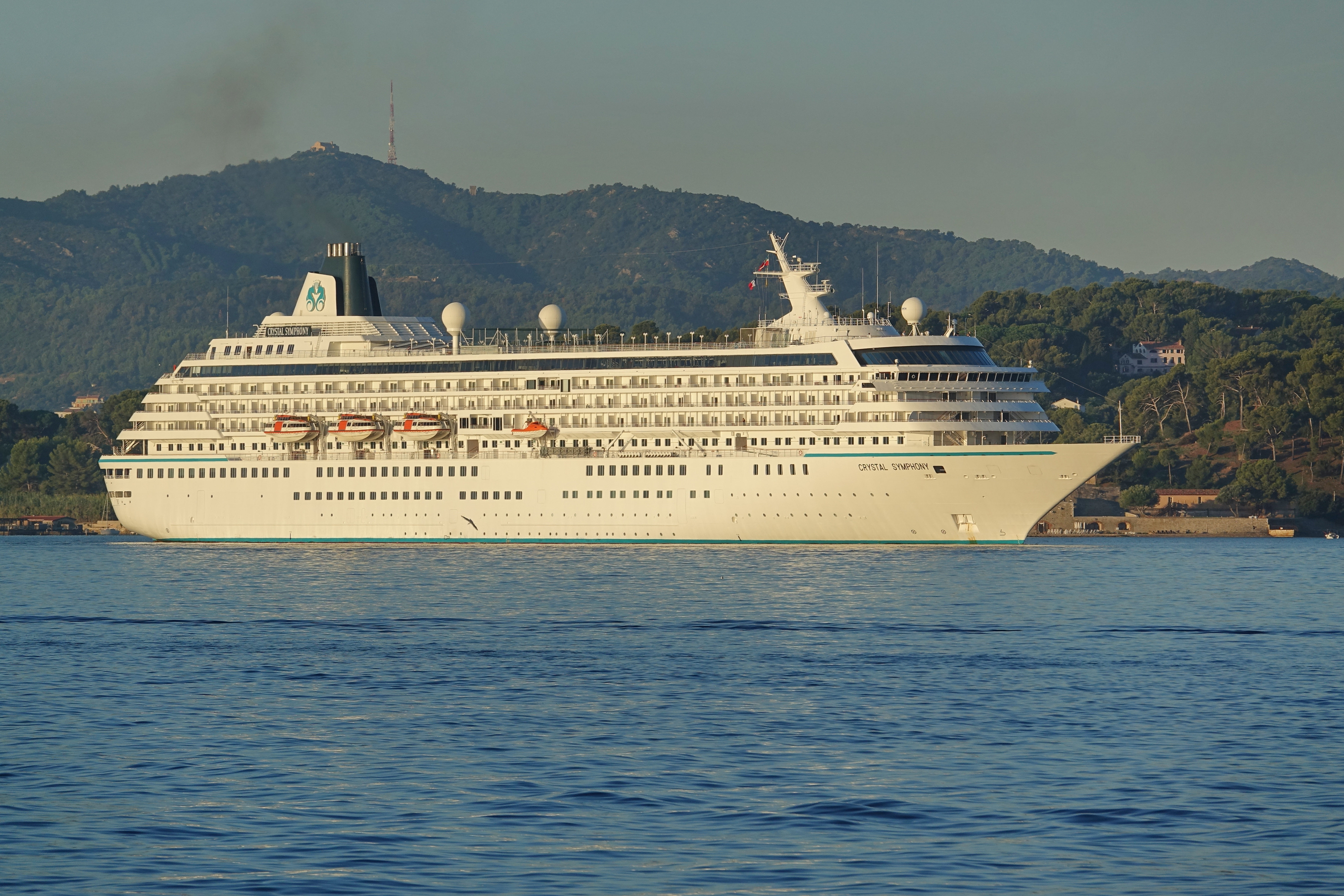 Le Crystal Symphony de passage à Toulon | Mer et Marine