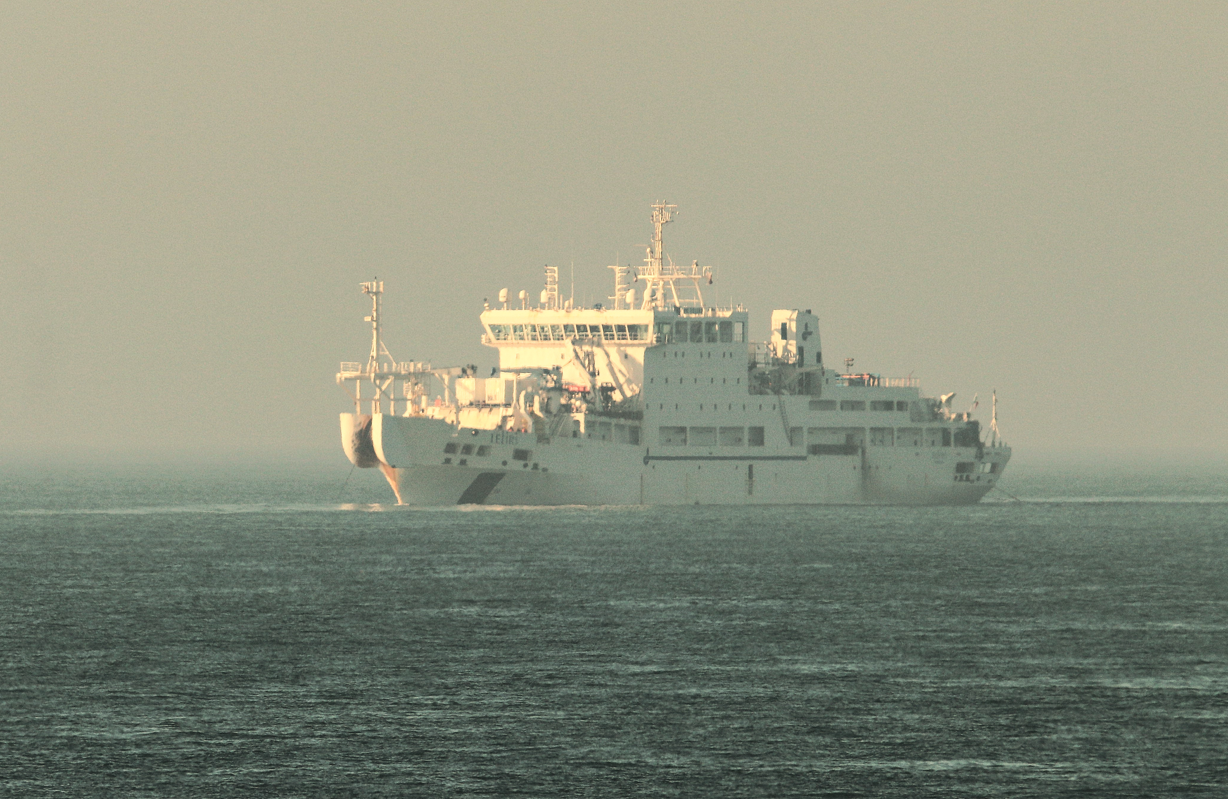 Le câble de communication sous-marin Unitirreno installé en mer ...