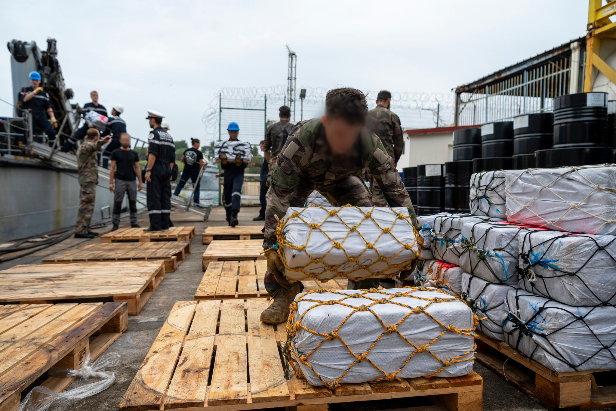 La Marine nationale intercepte encore 7 tonnes de cocaïne | Mer et Marine