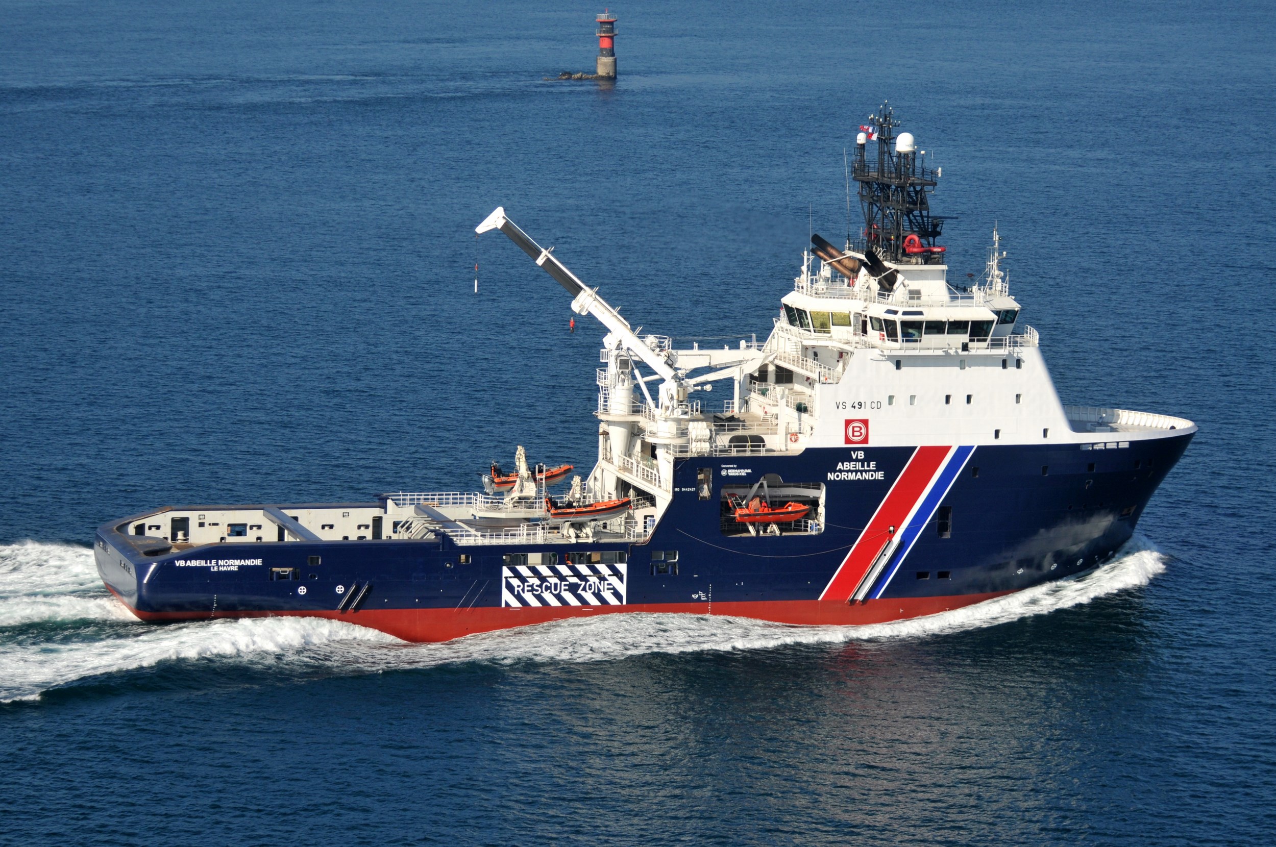 Le remorqueur VB Abeille Normandie porte assistance à un cargo dans le ...