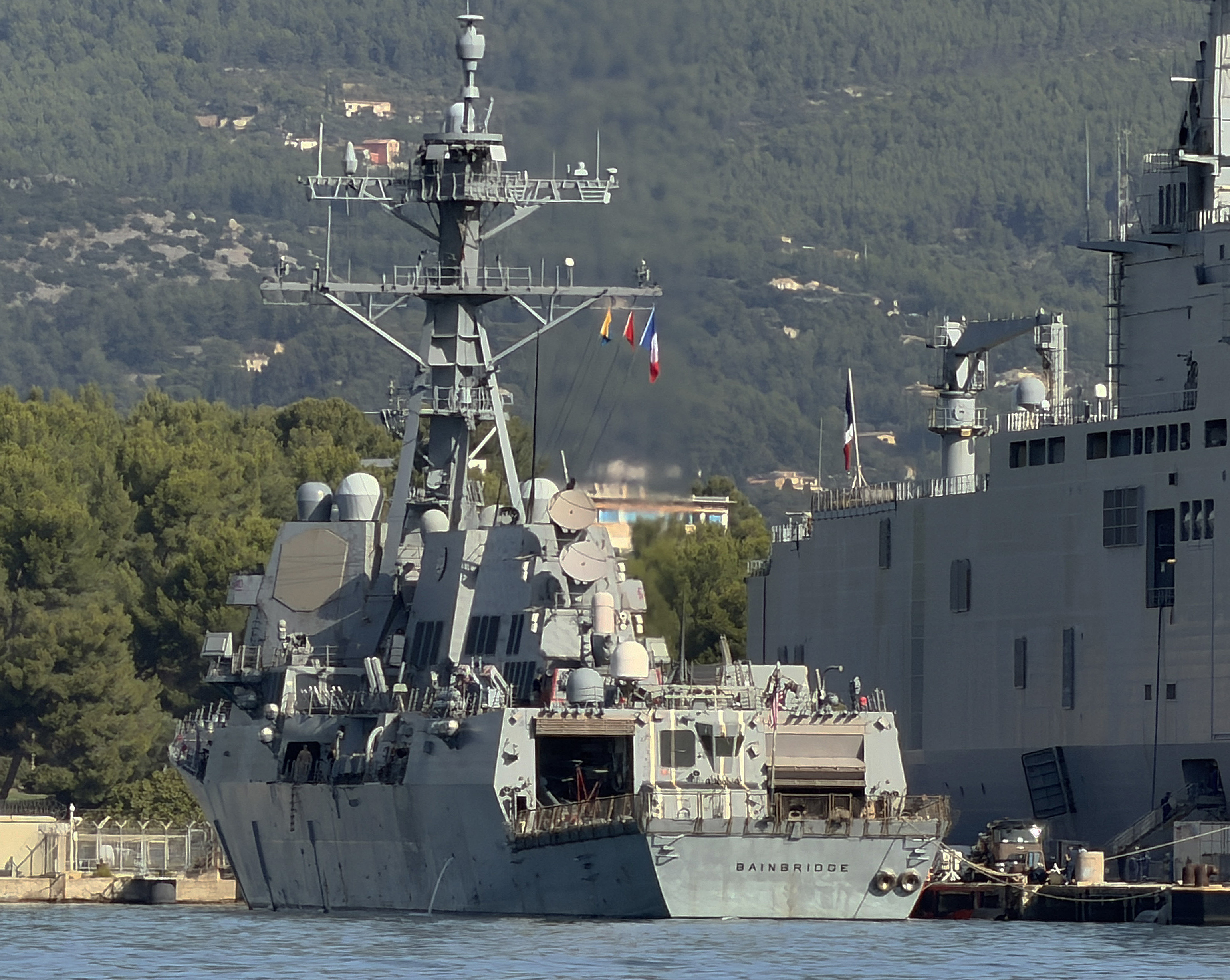 L’un des destroyers d’escorte de l’USS Gerald R. Ford de passage à Toulon | Mer et Marine