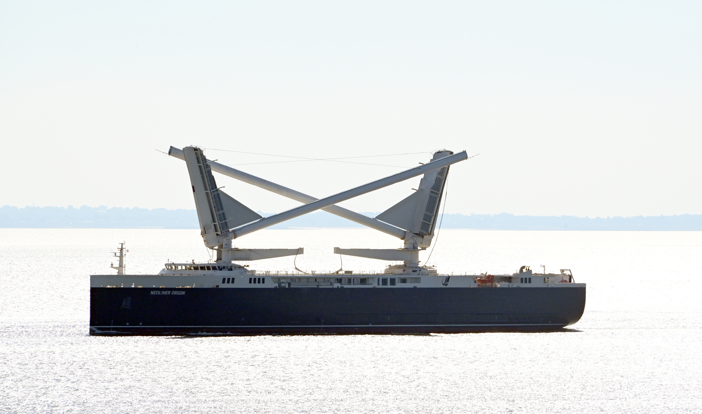 En images : le Neoliner Origin remonte la Loire | Mer et Marine