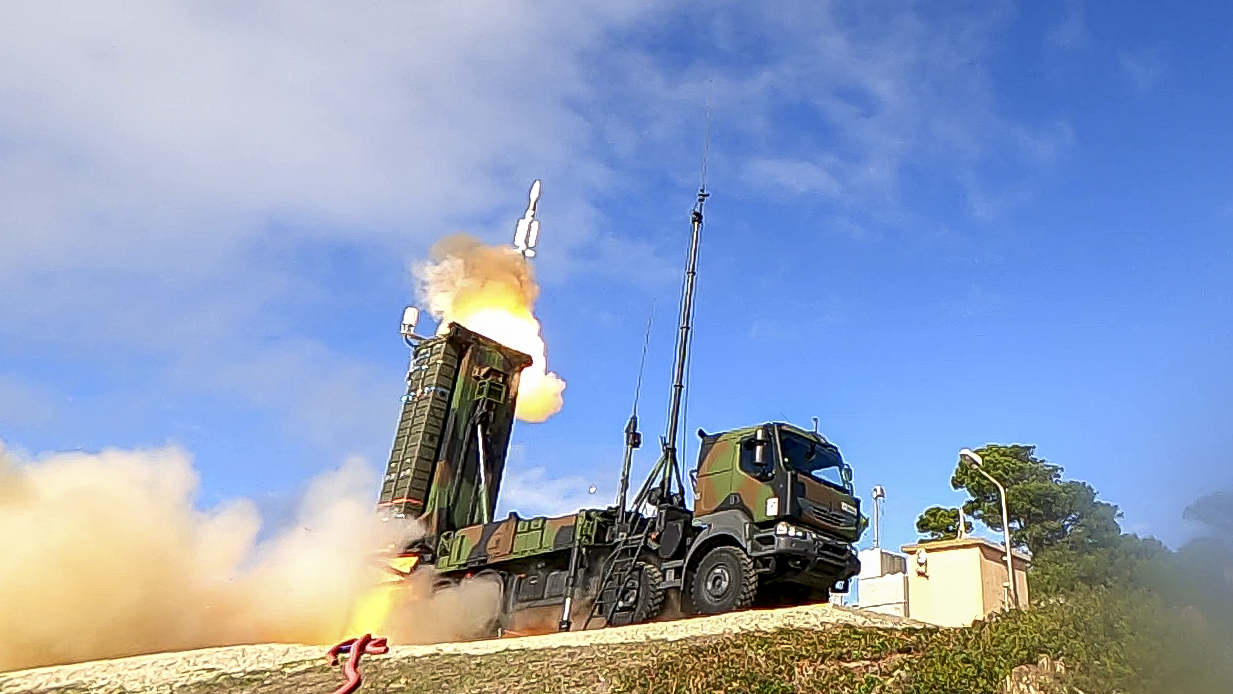 Campagne de tir : synergie entre aviation de chasse et défense sol-air ...