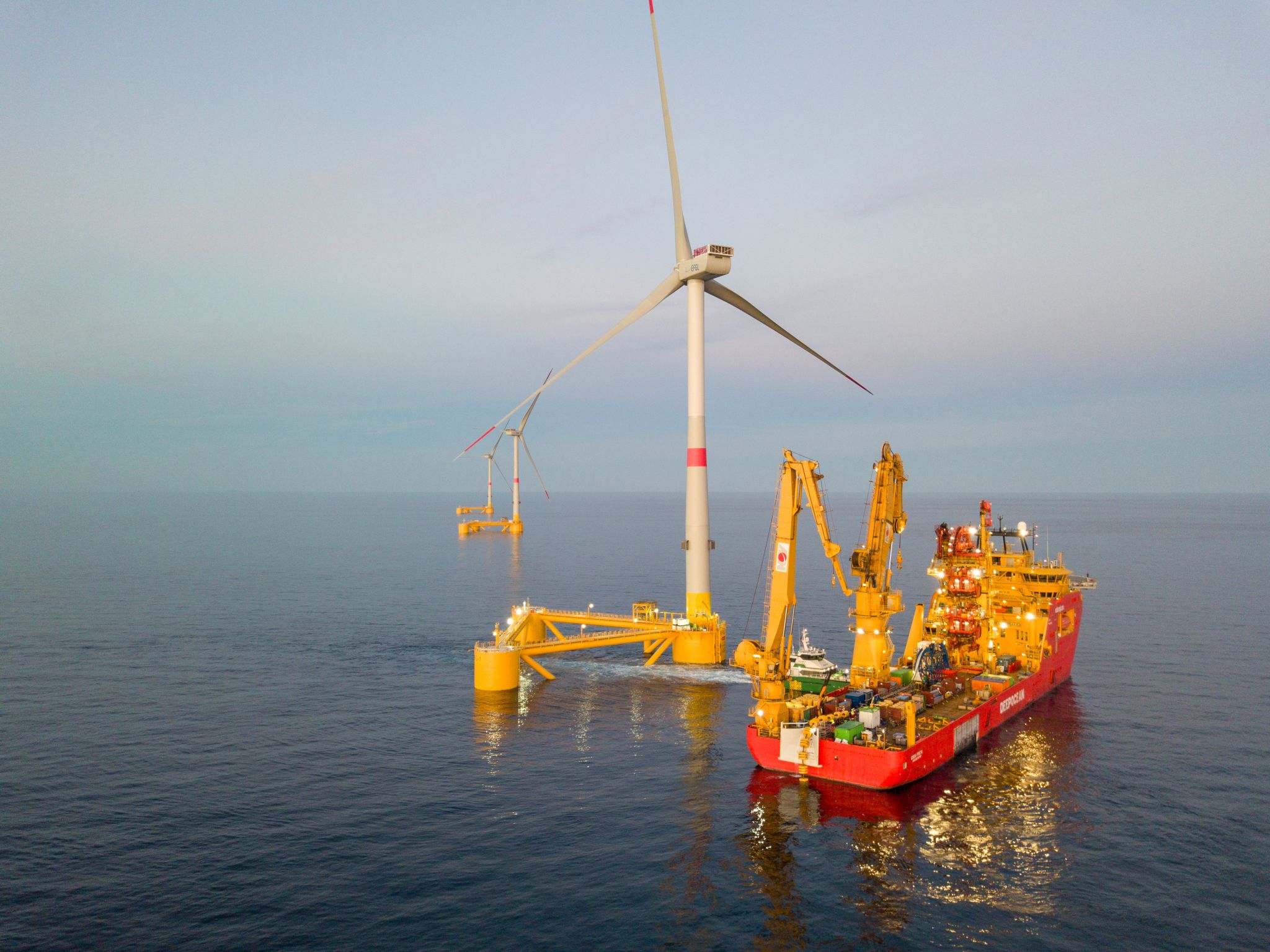 EFGL : les deux câbles dynamiques tirés entre les éoliennes flottantes ...