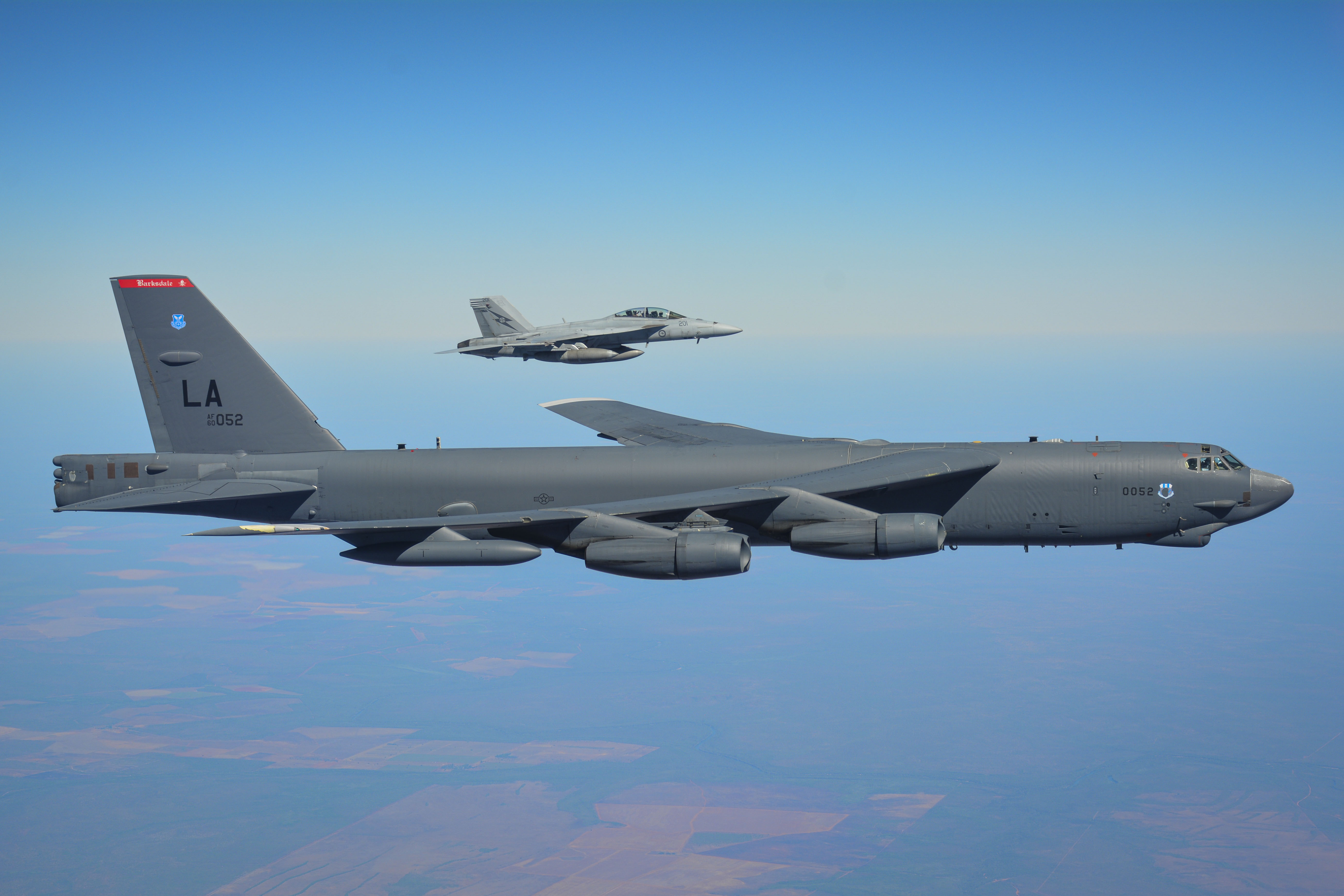 Le bombardier lourd B-52 pourrait récupérer le radar du Super Hornet ...
