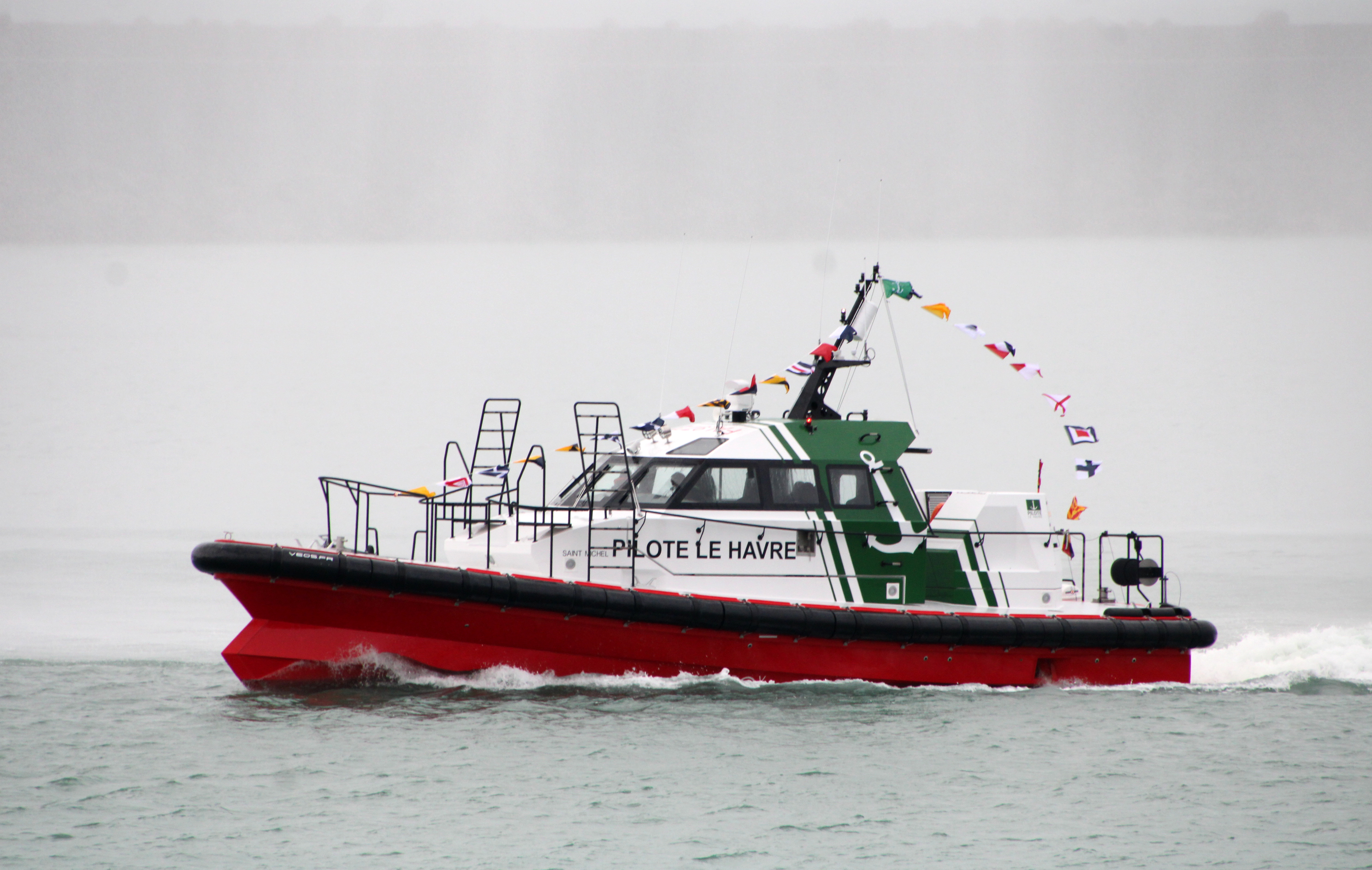 Les pilotes du port du Havre réceptionnent leur nouvelle vedette ...