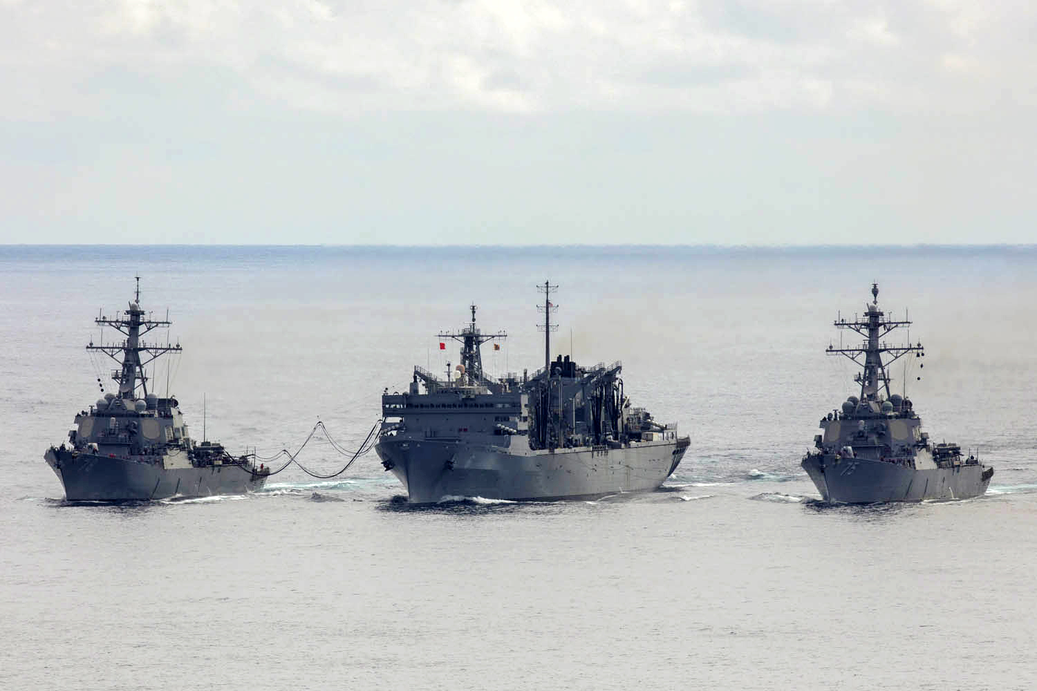Collision entre un pétrolier-ravitailleur et un destroyer américains ...