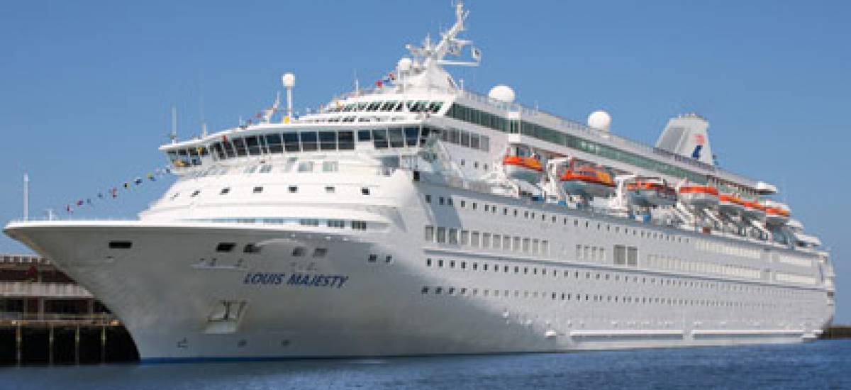 Le paquebot Louis Majesty positionné au Pirée | Mer et Marine