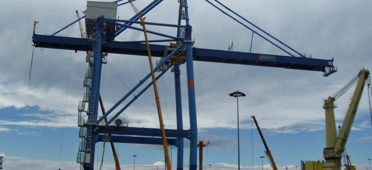 Un nouveau portique à conteneurs pour le port de Sète | Mer et Marine