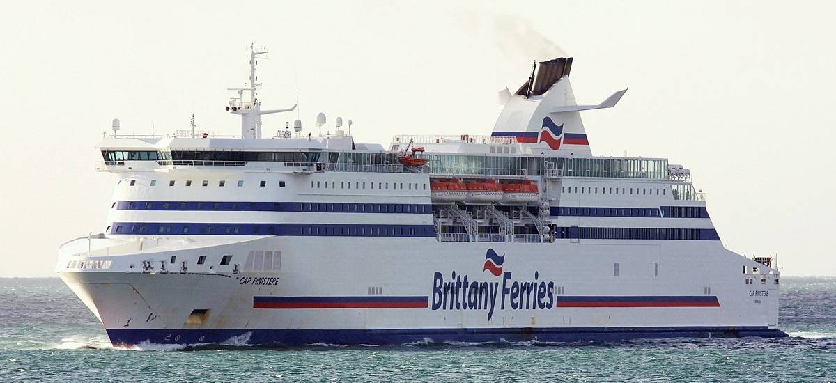 Un marin du ferry Cap Finistère évacué au large du Cotentin | Mer et Marine
