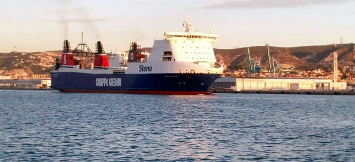 Le Stena Carrier de Corsica Linea refoulé du port de Marseille | Mer et ...