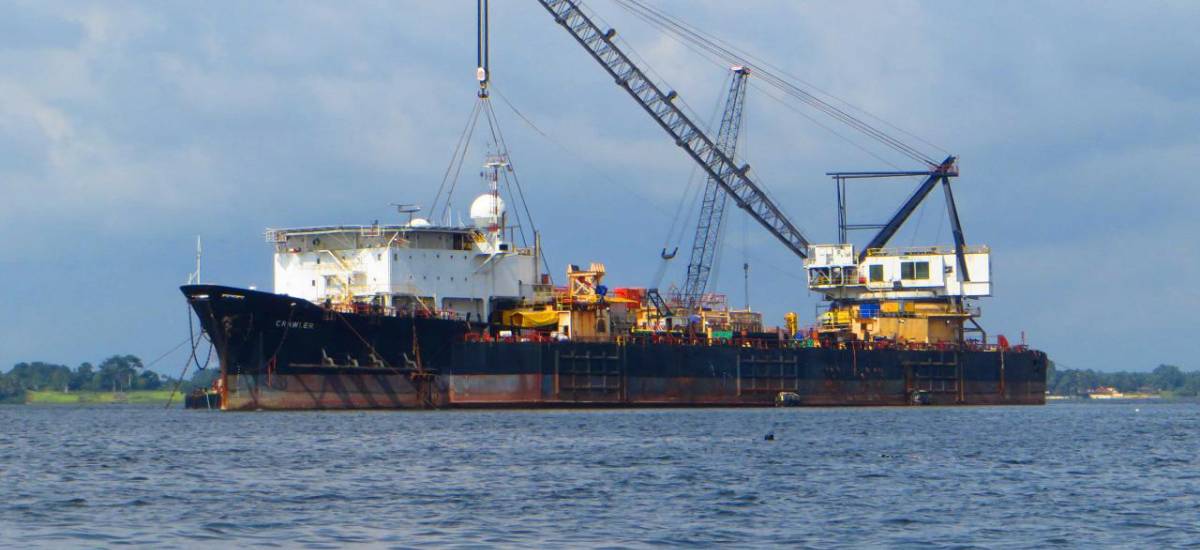 L’ancien pétrolier Chambord part à la casse | Mer et Marine