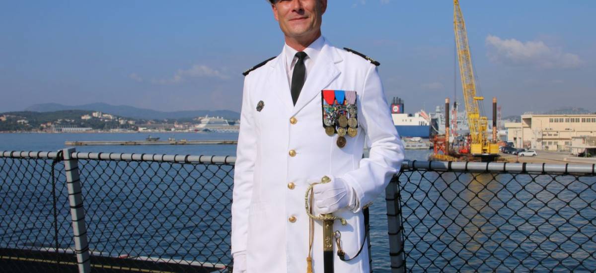 Un nouveau commandant pour la FREMM Auvergne | Mer et Marine
