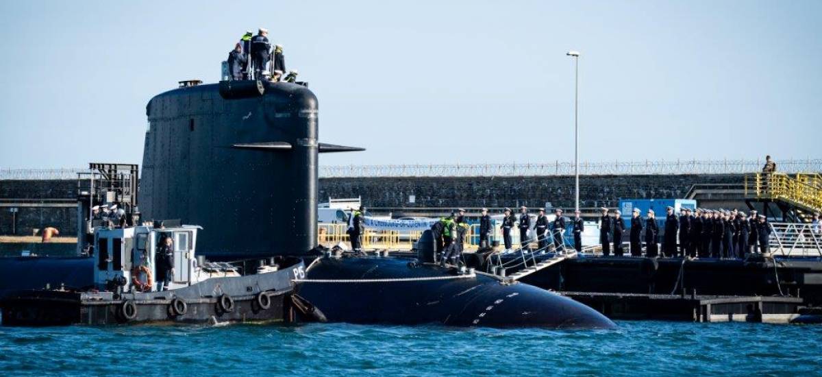 Le Saphir a rejoint Cherbourg pour y être désarmé puis démantelé | Mer ...