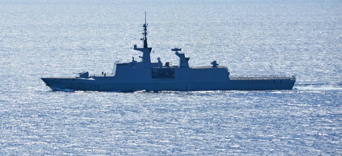La frégate Surcouf anonymisée et équipée de systèmes Simbad | Mer et Marine