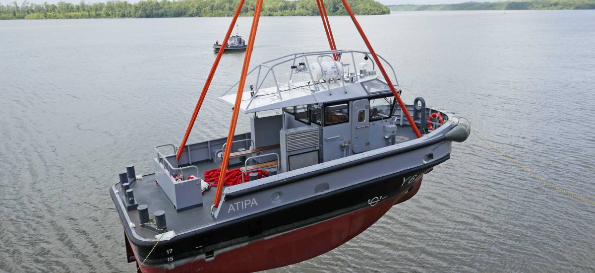 Guyane: le pousseur Atipa à poste | Mer et Marine