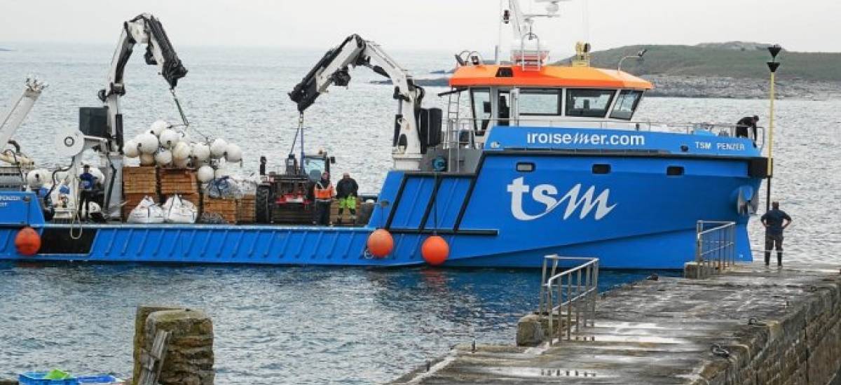 De retour de Corse, le TSM Penzer livre du fret aux Glénan | Mer et Marine