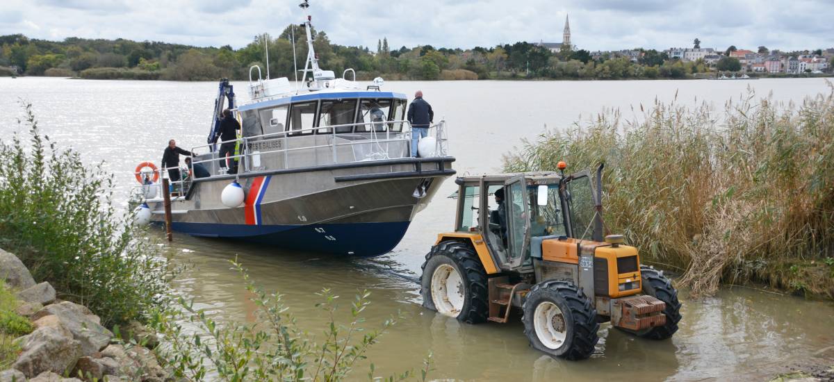 Alumarine met à l’eau la nouvelle vedette des Phares et Balises | Mer ...