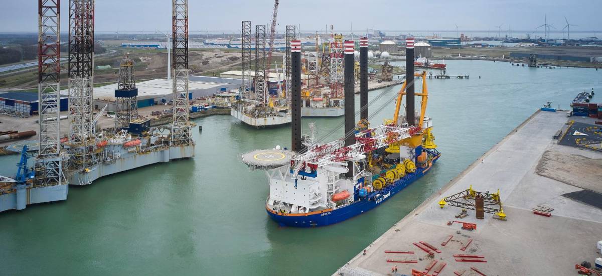 Parc de Saint-Brieuc : l’Aeolus a quitté le site | Mer et Marine