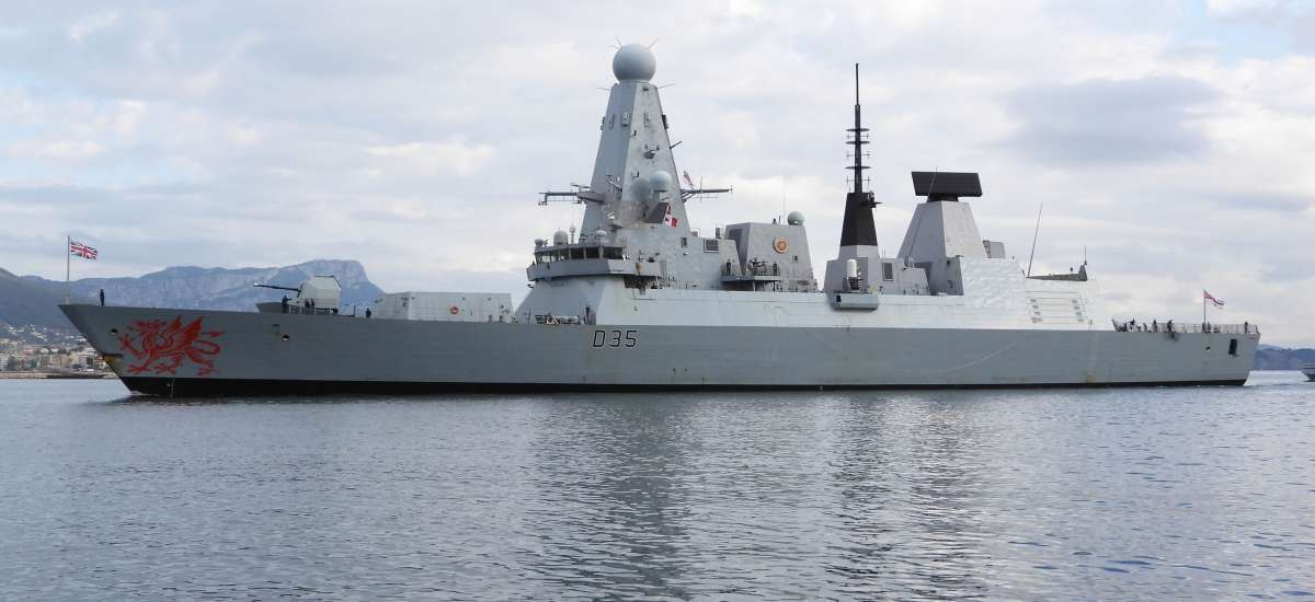 Le destroyer HMS Dragon quitte enfin Portsmouth pour rejoindre Chypre ...