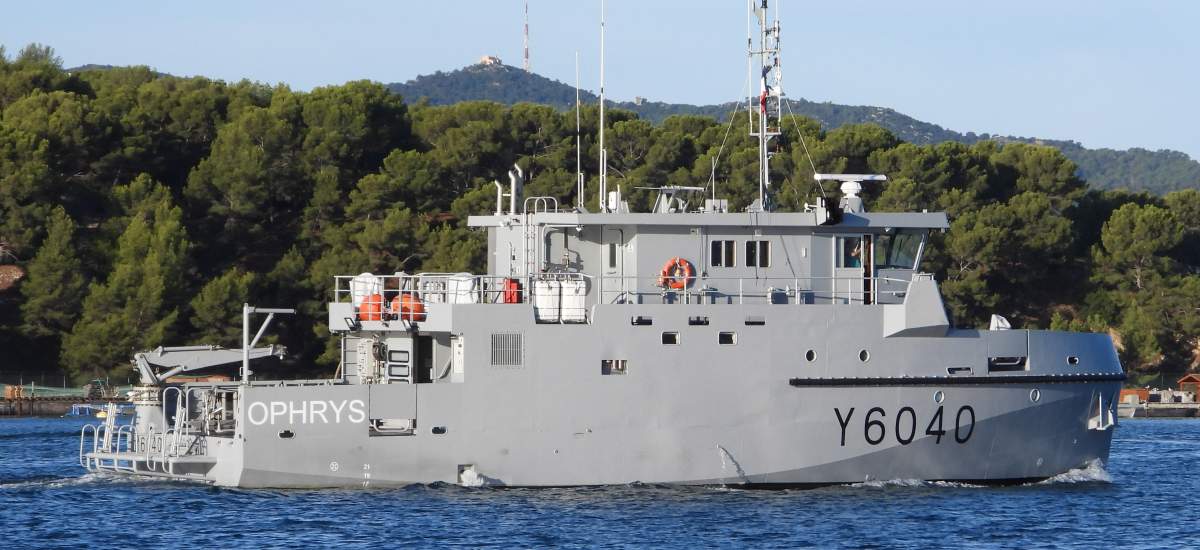 Marine nationale : une nouvelle vedette de support de plongée en essais ...