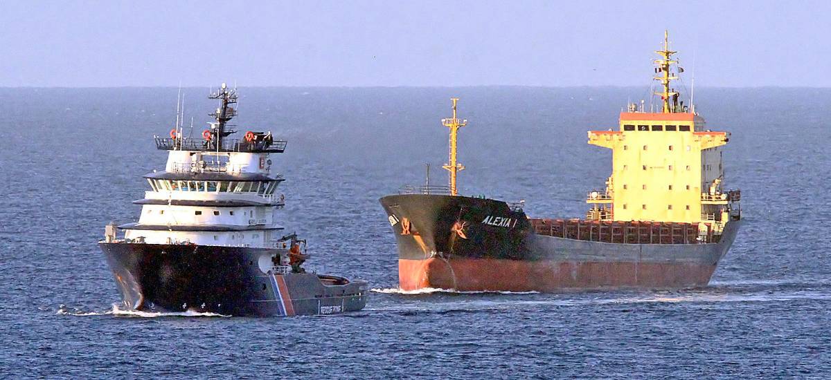 L’Abeille Bourbon remorque à Brest un cargo en avarie | Mer et Marine