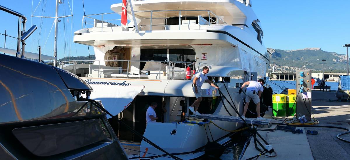 La Seyne : un premier yacht avitaillé en biocarburant à base d’huile de friture | Mer et Marine