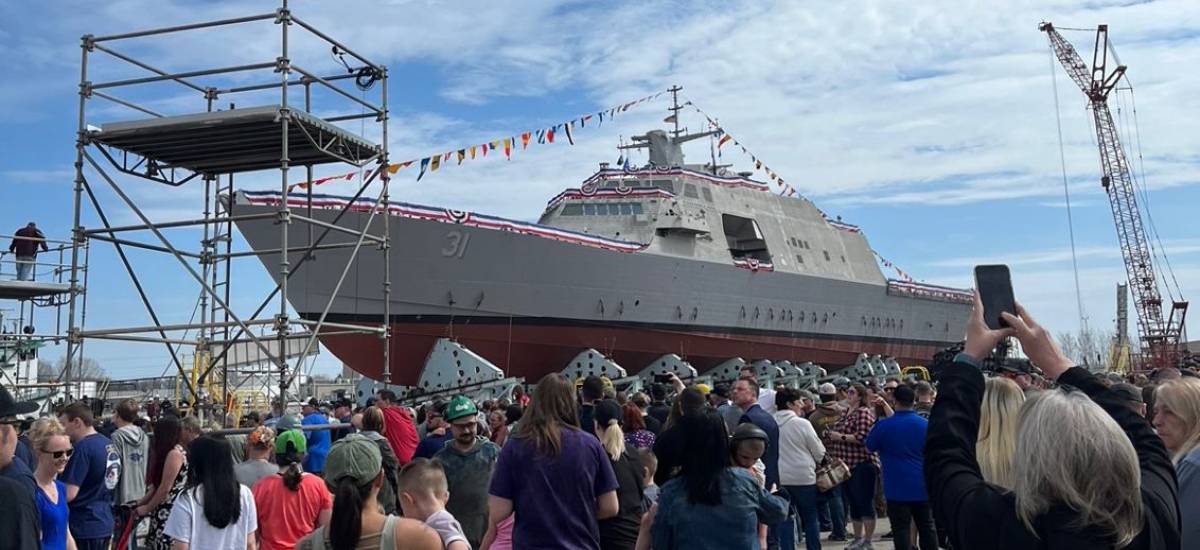 US Navy : le dernier LCS du type Freedom heurte un remorqueur lors de ...