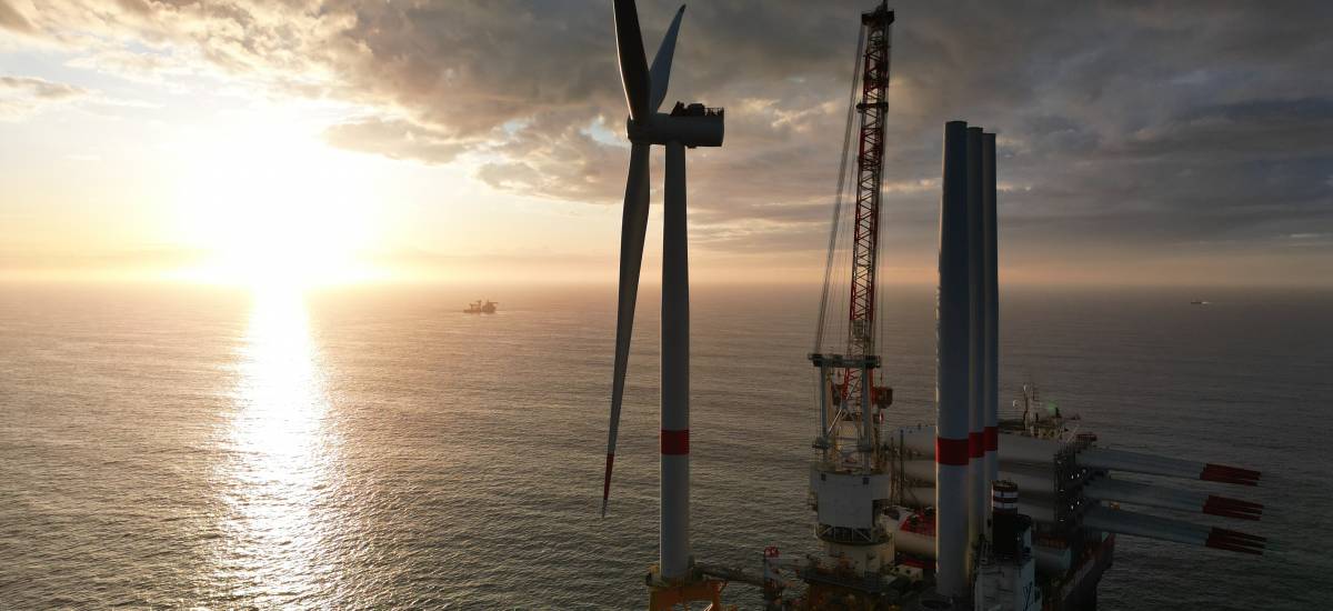 La première éolienne du parc de Saint-Brieuc est montée | Mer et Marine