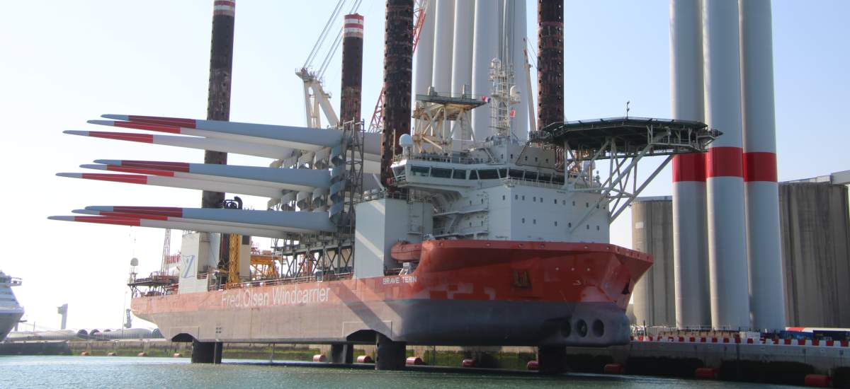 Le jack-up Brave Tern a fait chuter une grue à Ferrol | Mer et Marine