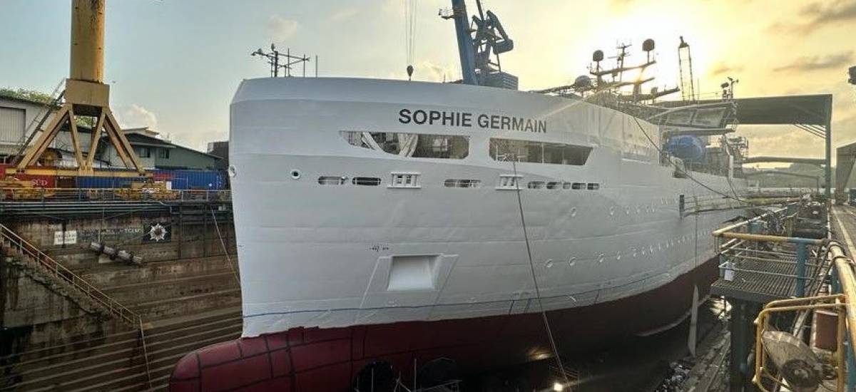 Le Sophie Germain, nouveau câblier d'Orange Marine, est sorti de cale ...