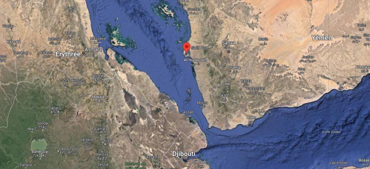 Piraterie : un navire menacé par deux embarcations en mer Rouge | Mer ...