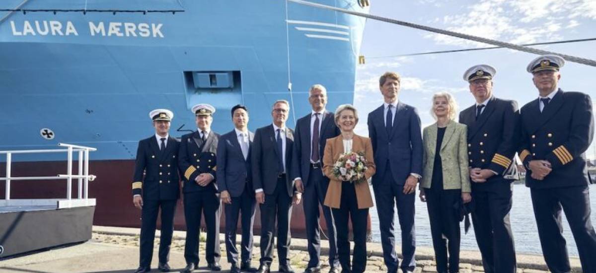 Le Laura Maersk, premier porte-conteneurs au méthanol, baptisé à ...