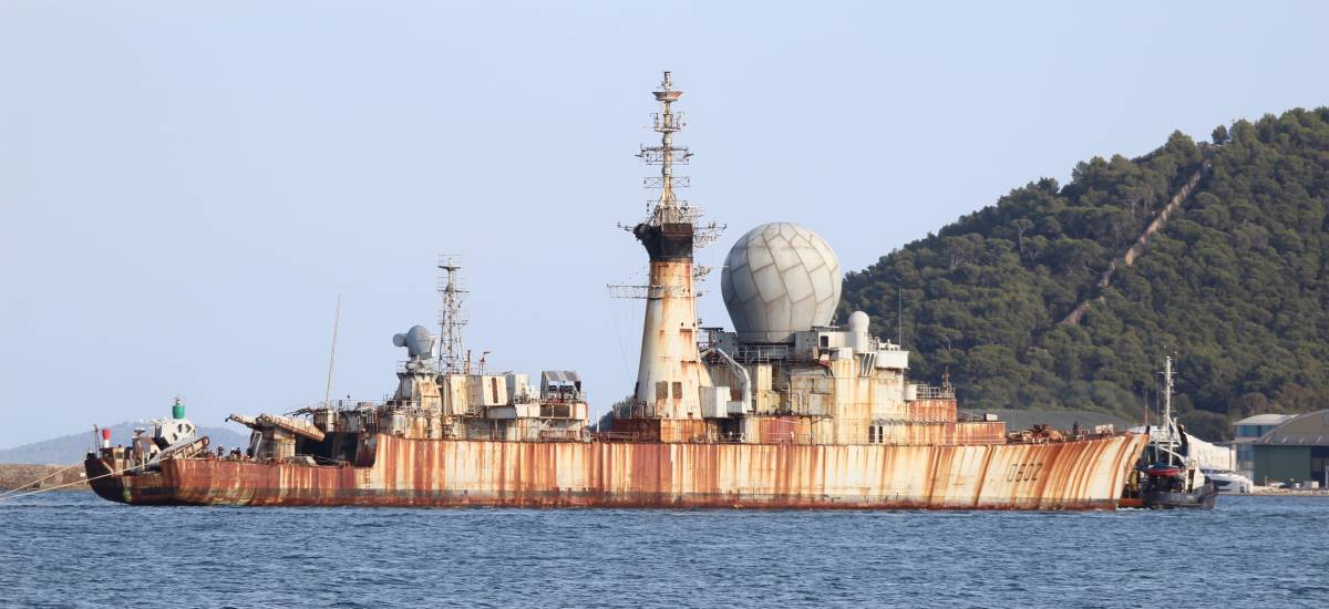 La coque de l’ex-frégate Suffren attend au Portugal de pouvoir ...