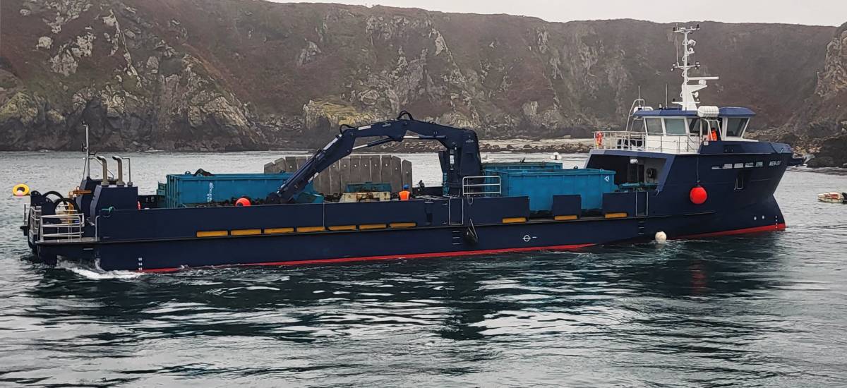 Le Men Du évacue la ferraille de la décharge sauvage d’Ouessant | Mer ...