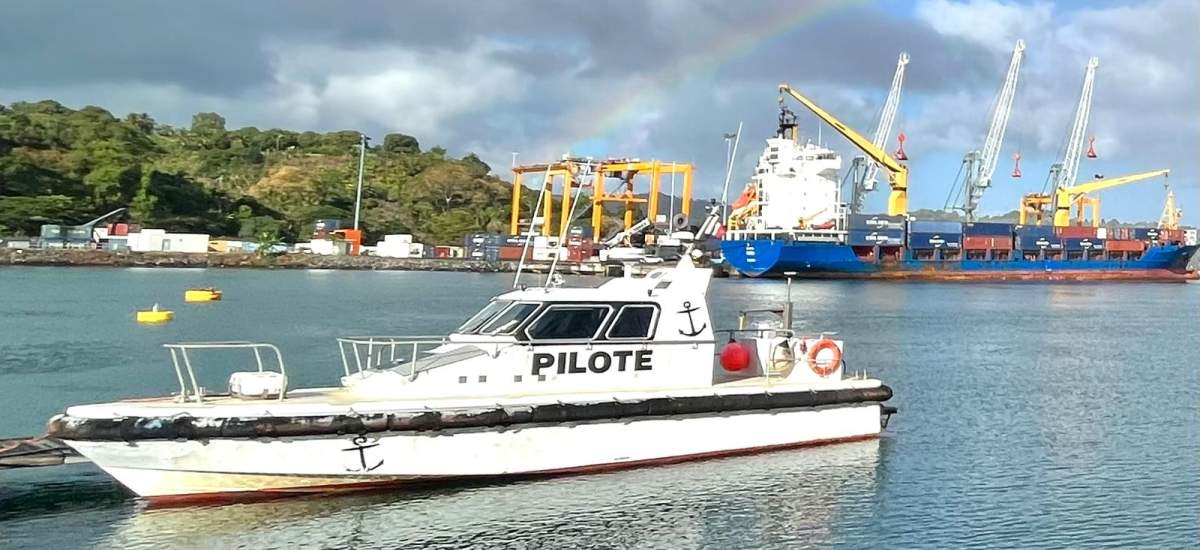 Mayotte : le port de Longoni, infrastructure stratégique pour les ...