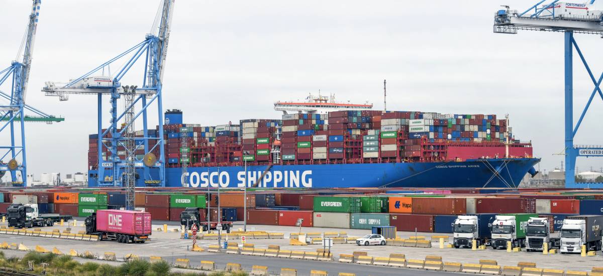 A Fos, COSCO Shipping passe aux porte-conteneurs de 20.000 boites | Mer ...