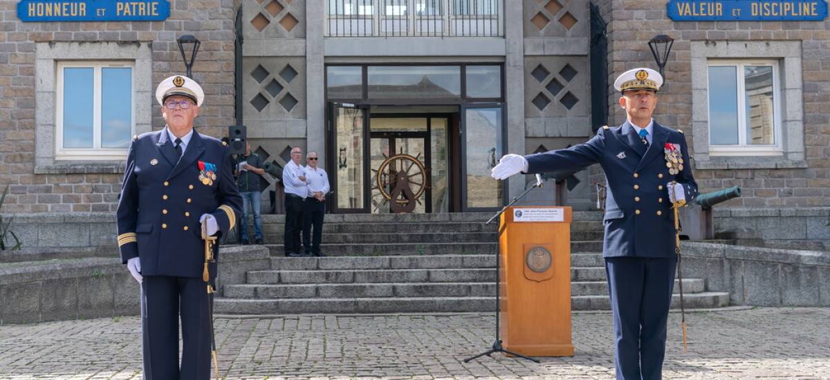 Cérémonie de prise de commandement de la première flottille de réserve ...