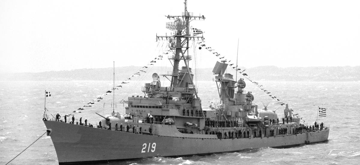 Plongée dans les archives : l’ancien destroyer grec Nearchos | Mer et ...