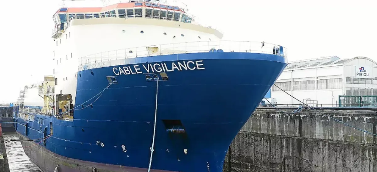 Le câblier Cable Vigilance en arrêt technique chez PNS Brest | Mer et ...