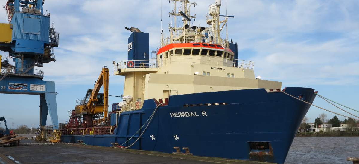 Parc éolien de Yeu-Noirmoutier : un navire d’enrochement dans le port ...