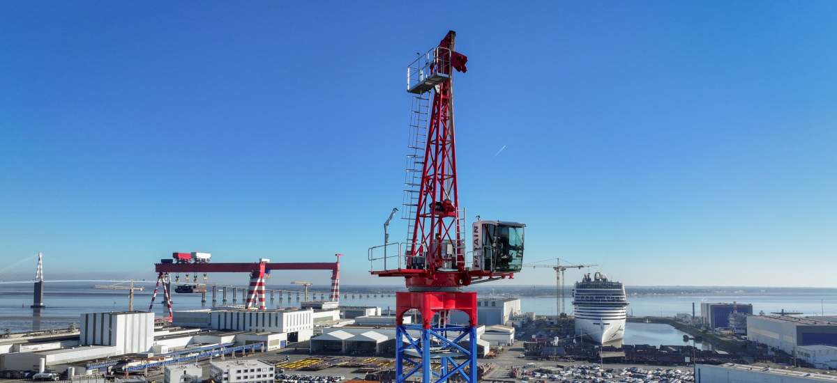 Saint-Nazaire : une nouvelle grue pour les formes de radoub du bassin ...