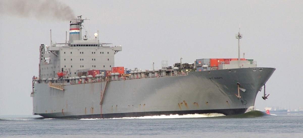 Le Cape Diamond, un CO-RO construit à Dunkerque incorporé dans la ...