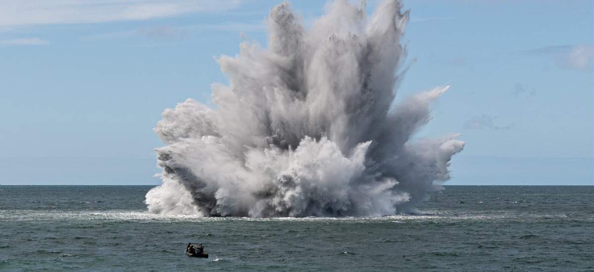 Opération de contre-minage au large de Dieppe par le CMT Sagittaire de ...