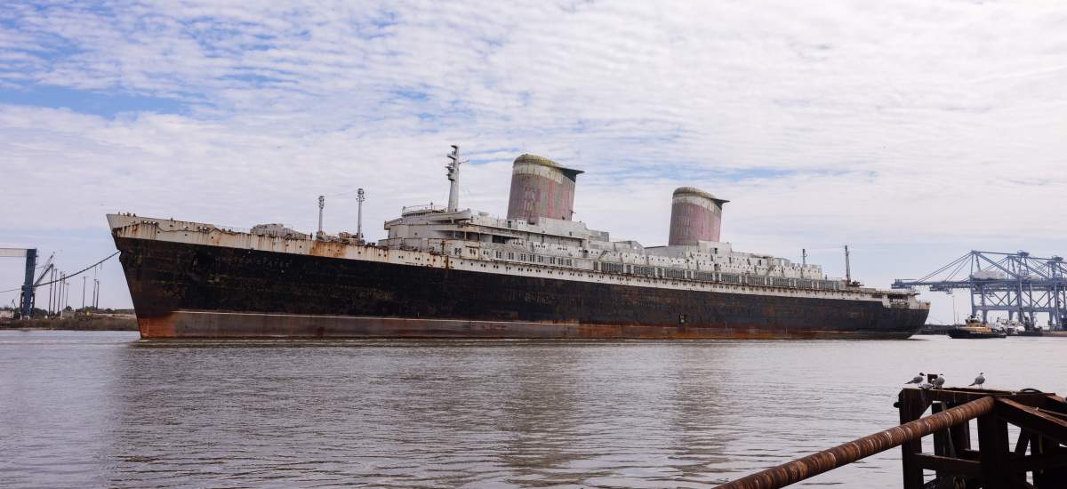 Le SS United States a rejoint Mobile en vue d'être préparé à son ...