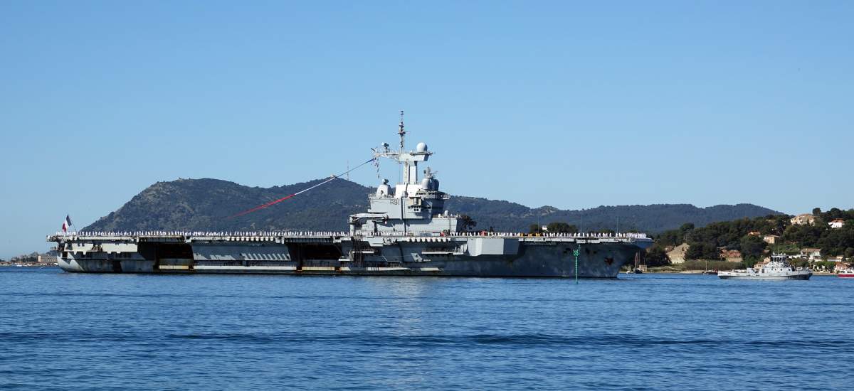 Le porte-avions Charles de Gaulle va changer de commandant | Mer et Marine
