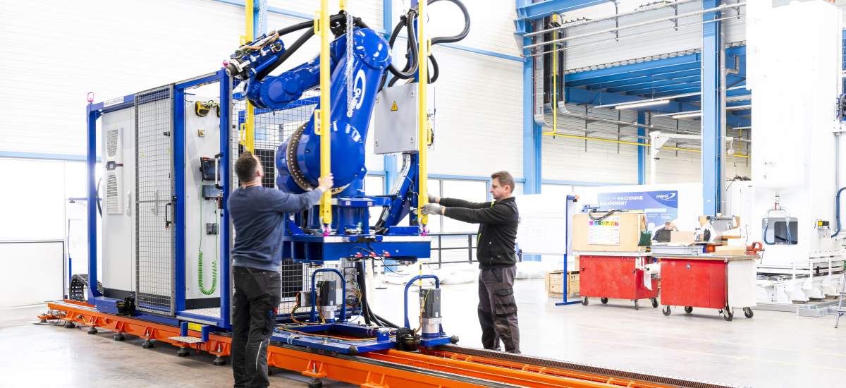 Un robot d’usinage CRENO pour l’usine Solid Sail Mast Factory | Mer et ...