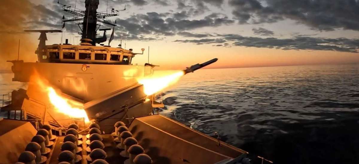 Premier tir de missile NSM par une frégate britannique | Mer et Marine
