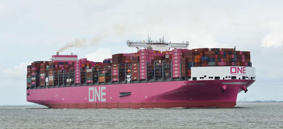 Le porte-conteneurs ONE Innovation arrive en Europe avec un record de ...
