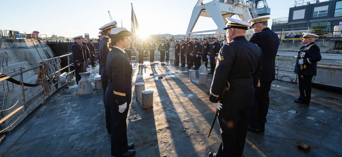 Dernière cérémonie des couleurs pour l’ex-aviso Commandant Ducuing ...